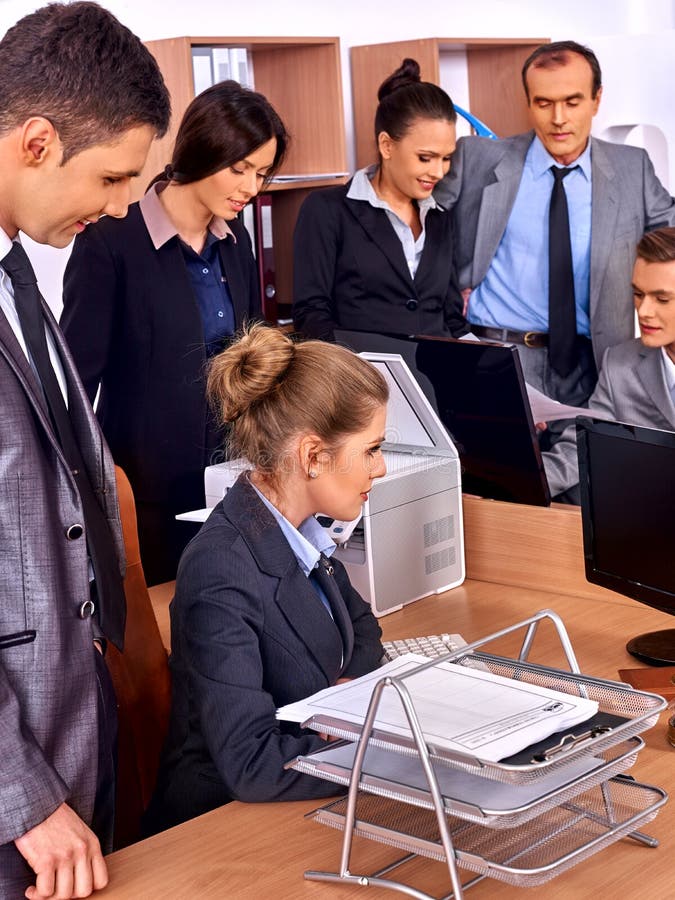 Gens D'affaires De Groupe Dans Le Bureau Image stock - Image du employé ...