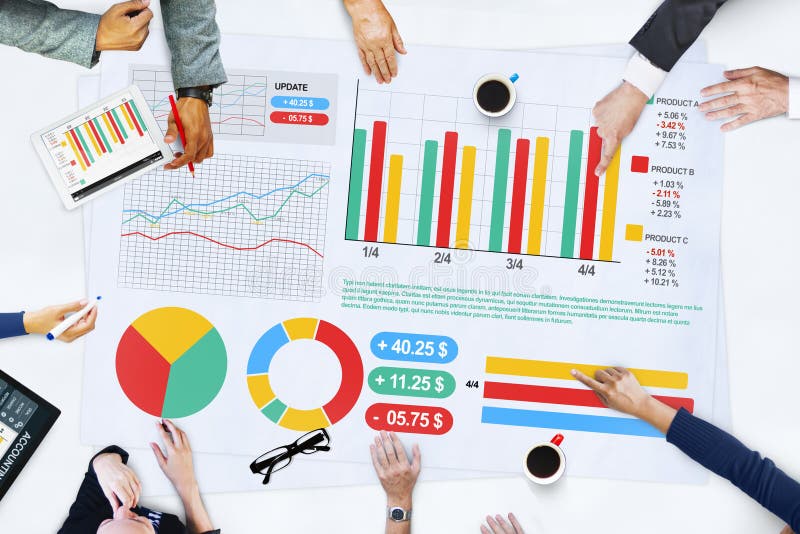 Gens D'affaires Rencontrant Le Concept De Statistiques D'analyse De ...