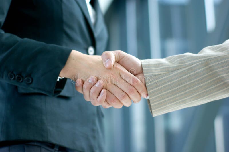 Gens D'affaires Se Serrant La Main Ensemble Photo stock - Image du dame ...