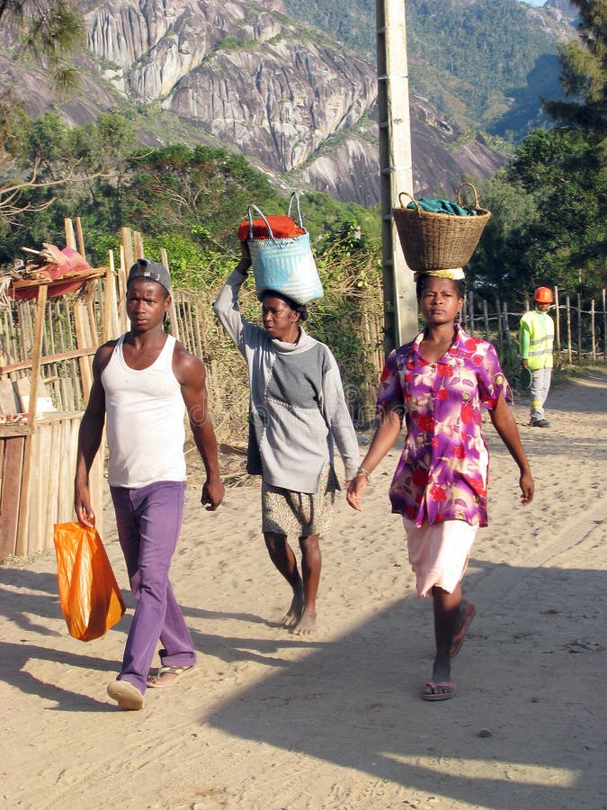 Gens malgaches photo éditorial. Image du homme, pauvreté - 20843511