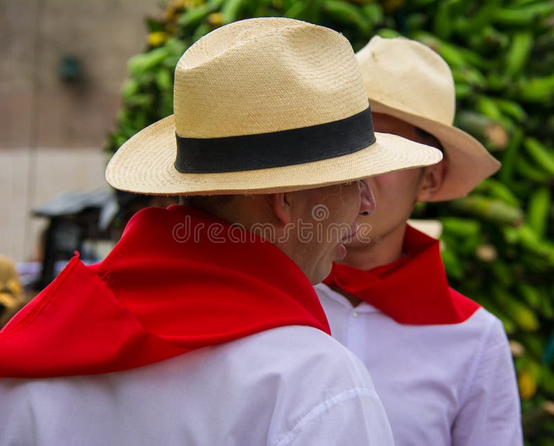 Gente colombiana foto editorial. Imagen de ciudad, verde - 100223016