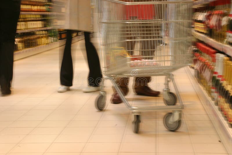 Gente Comprando En El Supermercado Imagen de archivo - Imagen de ...