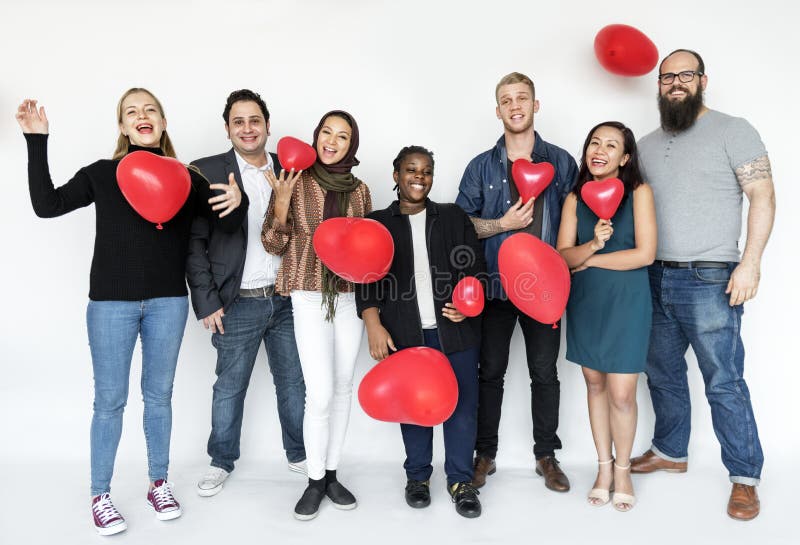 Grupo De Gente Diversa Con Los Globos Y La Muestra Del Ambiente Foto de ...