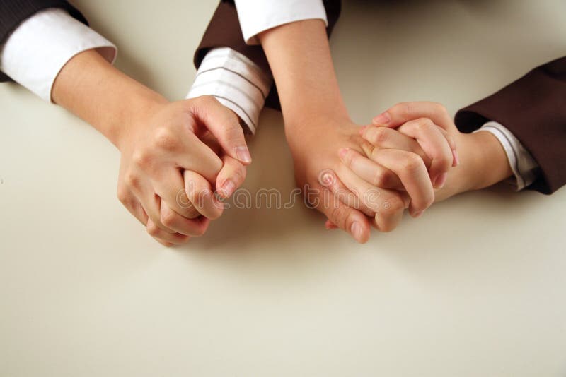Gente Di Affari Con Le Mani Intrecciate Immagine Stock - Immagine di ...