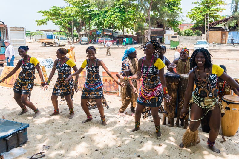 Mujeres angolanas foto editorial. Imagen de gente, hembra - 19606046