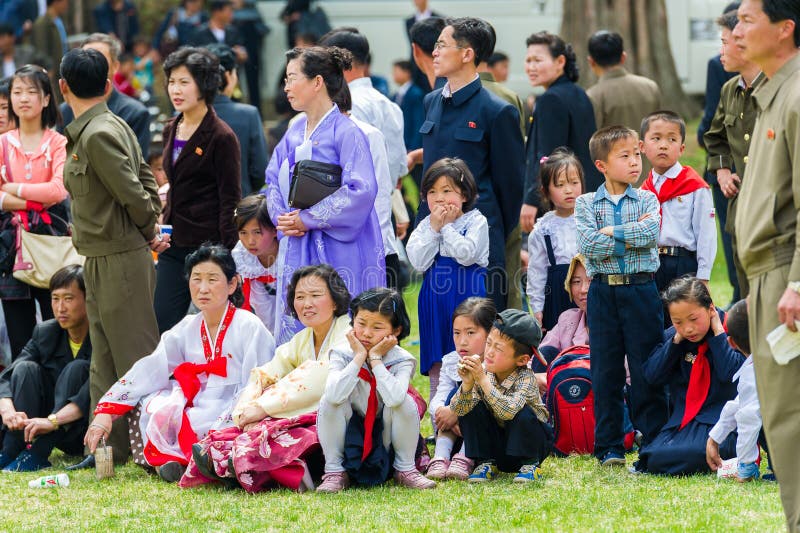 Gente en COREA DEL NORTE imagen de archivo editorial. Imagen de ...
