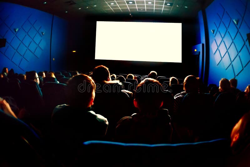 Personas En El Cine Viendo Una Película Pantalla Blanca Vacía En Blanco ...