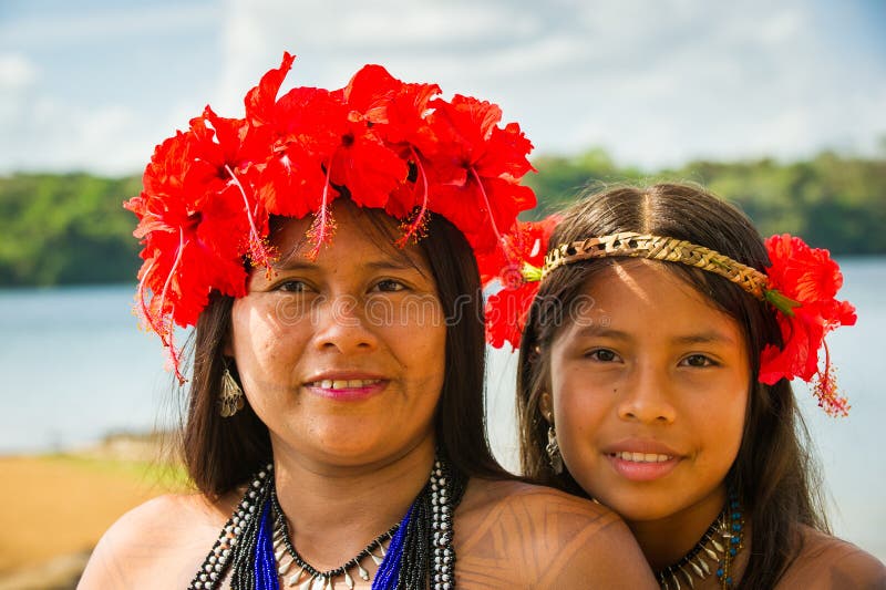 Muchachas Y Mujer, Tribu Del Nativo Americano De Embera Foto editorial ...