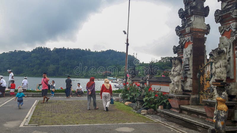 Gente en Indonesia, Asia imagen de archivo editorial. Imagen de budismo ...