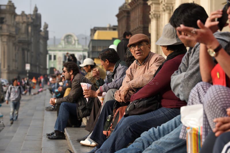 Gente En La Calle De Lima, Perú Foto editorial - Imagen de america ...