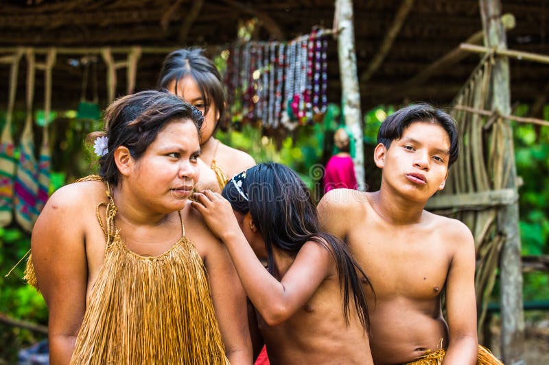 Gente en Perú imagen editorial. Imagen de grupo, origen - 52095760