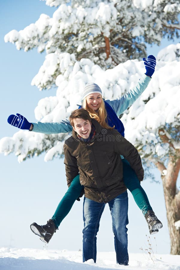 Gente Feliz Que Salta En Invierno Imagen de archivo - Imagen de nuevo ...