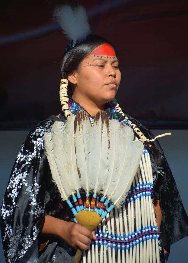 Gente india nativa foto de archivo editorial. Imagen de cornamentas ...