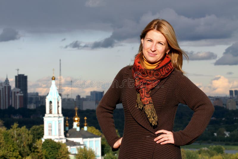 Gente: Mujer rusa en Moscú foto de archivo. Imagen de orgulloso - 18746862