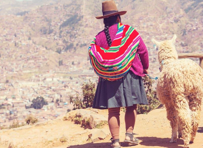 Gente peruana foto editorial. Imagen de quito, tradicional - 100624086