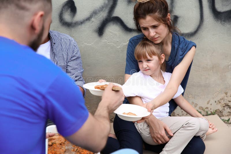 Cena in Una Famiglia Povera Alimento Per Un Bambino Povero Fotografia ...