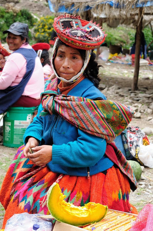 1,276 Mujeres Quechuas Fotos de stock - Fotos libres de regalías de ...