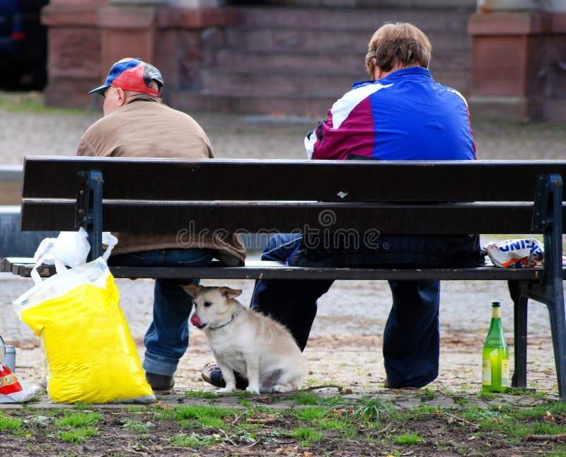 Persone Povere E Ubriache Ogni Giorno Fotografia Stock - Immagine di ...