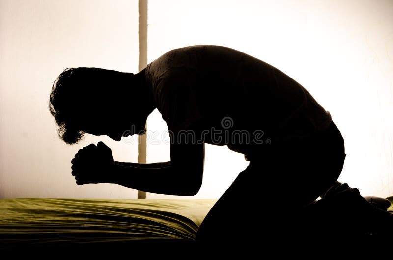 Silueta De La Genuflexión Del Hombre Con La Silla De Montar En Rodilla ...