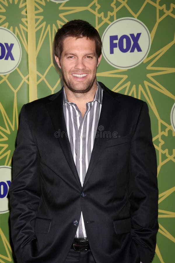 Geoff Stults editorial stock image. Image of party, green - 23275984