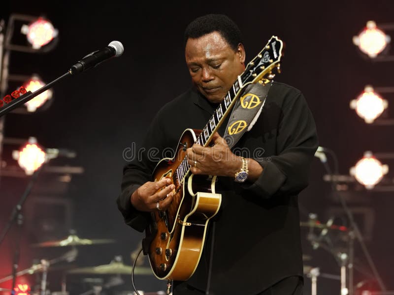 George Benson Performs in Concert Editorial Photo - Image of hard, jazz ...