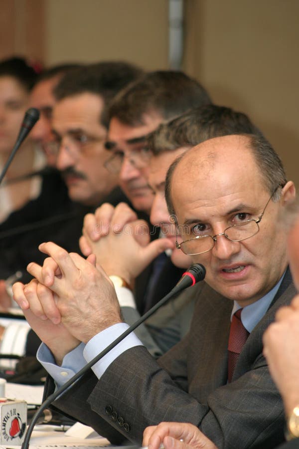 George Copos photo éditorial. Image du officier, rapide - 40081026