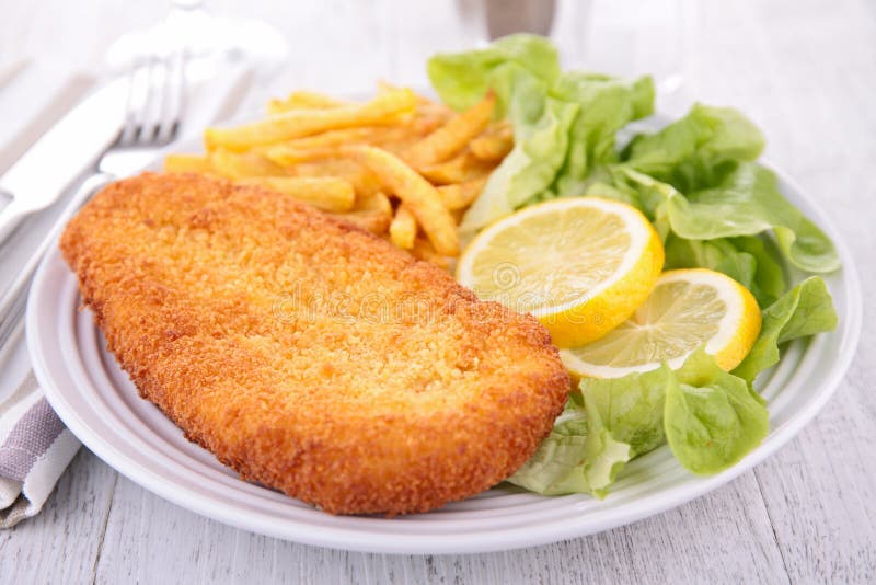 Gepaneerd Vlees 'Schnitzel' Op Een Plaat Stock Foto - Image of ...