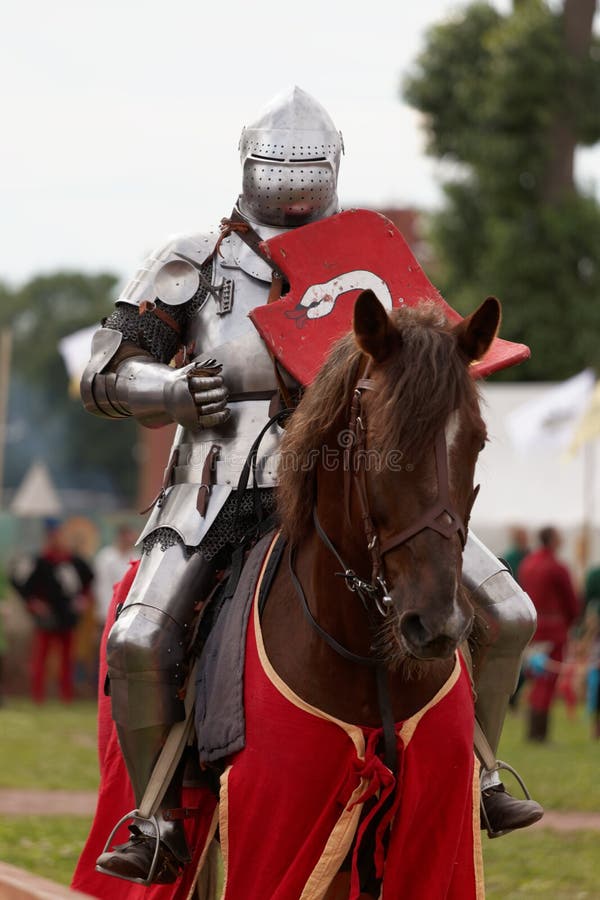Gepanzerter Ritter, Der an Zu Turnieren Teilnimmt Redaktionelles Bild ...
