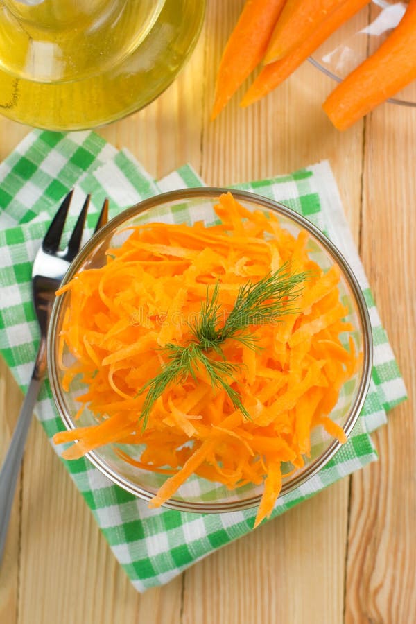 Geraspte wortel stock foto. Image of niemand, ingrediënt - 25798912