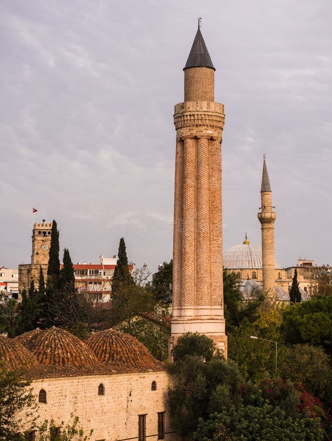 Geriffelte Minarett-Moschee in Antalya Stockbild - Bild von truthahn ...