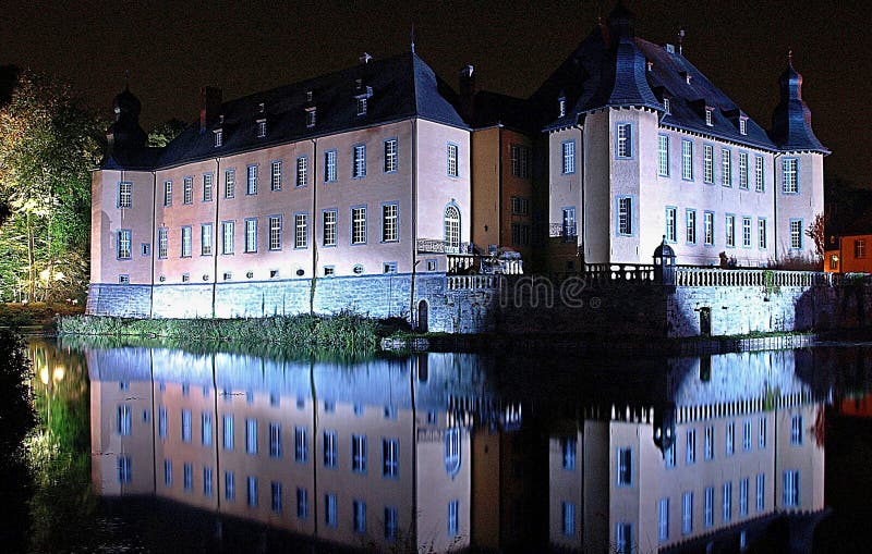 Yellow Castle Schloss Dyck at Night Editorial Photography - Image of ...
