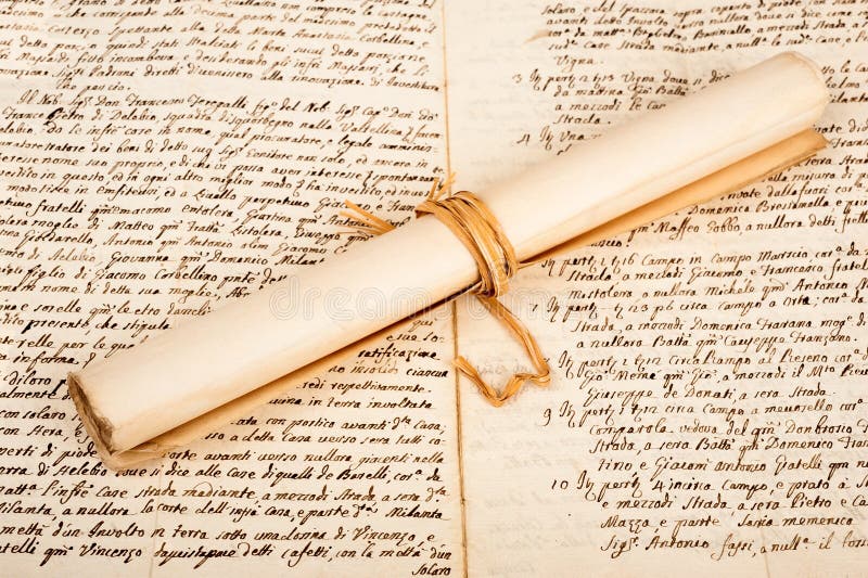 Gerolltes Pergament stockbild. Bild von handschrift, kalligraphie ...