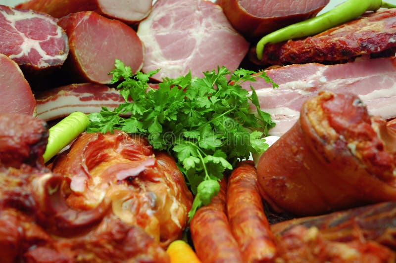 Gerookte vleeswaren stock afbeelding. Image of been, rundvlees - 1617387