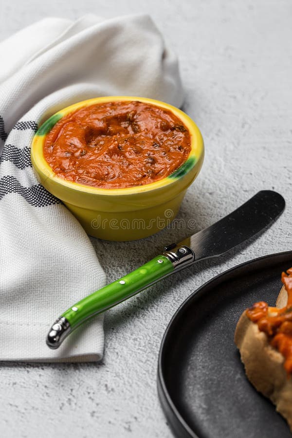 Geroosterd Brood Met Verschillende Pasteien Stock Foto - Image of ...