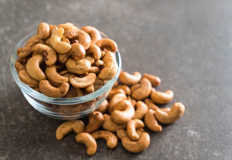 Geroosterde Cashewnoten stock foto. Image of bruin, cachou - 107215420