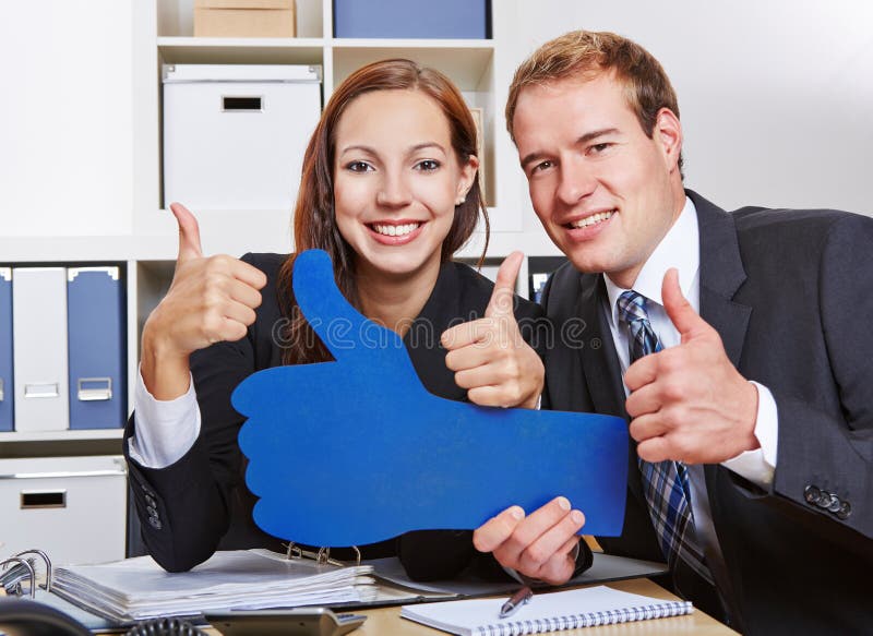 Viele Daumen oben stockbild. Bild von hände, leute, freundschaft - 14879099