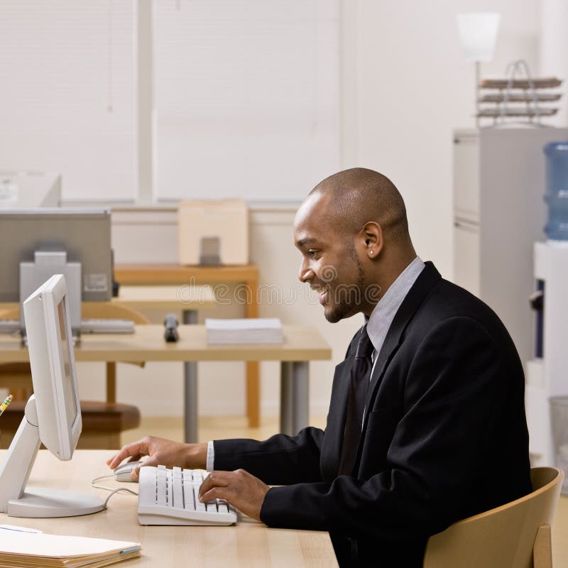 Mann am Computer-Schreibtisch Stockfoto - Bild von unten, geschäft ...