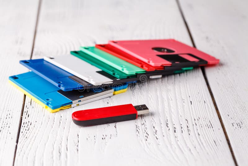 Geschiedenis Van Computers, Diskette - Retro Opslag Stock Afbeelding ...