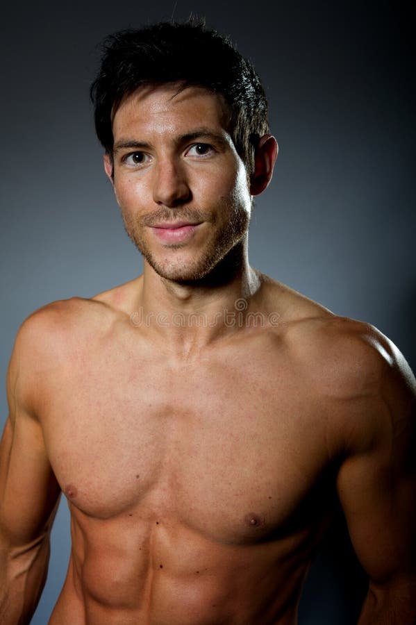Geschikt Jong Mannetje Met Groot Gezond Lichaam Stock Afbeelding ...