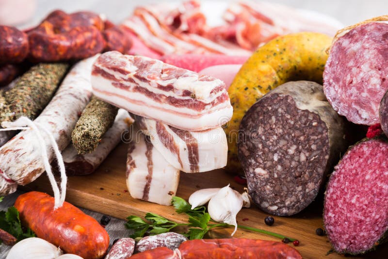 Geschmackvolles Fleisch Und Wurstwaren Stockfoto - Bild von aperitif ...