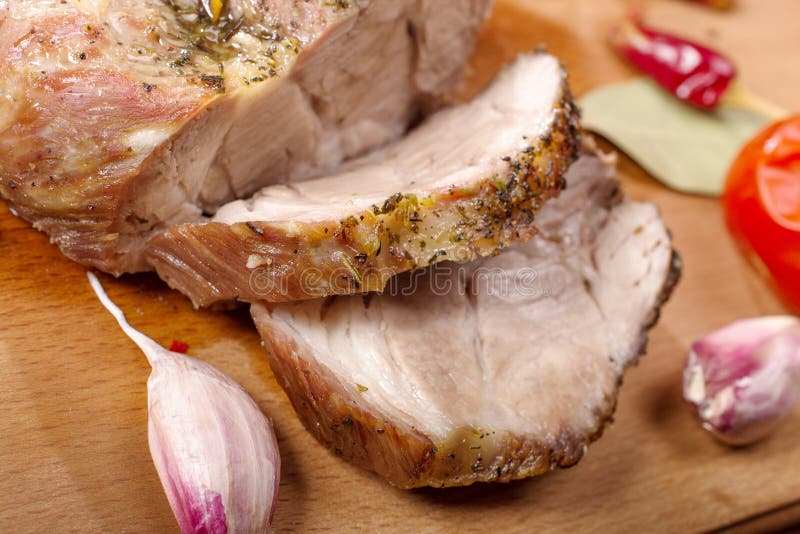 Geschnittenes Gebratenes Schweinefleisch Stockbild - Bild von nahrung ...