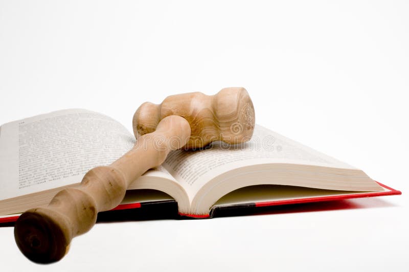Gesetzbuch und Hammer stockbild. Bild von gerichtlich - 5618229