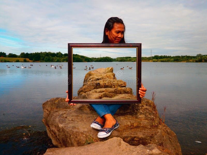 Gestaltete Foto-Manipulations-Illusion Stockfoto - Bild von handhabung ...