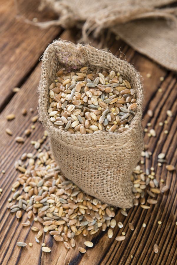 Getreide (Weizen, Roggen, Gerste, Hafer Und Hirse) Stockfoto - Bild von ...