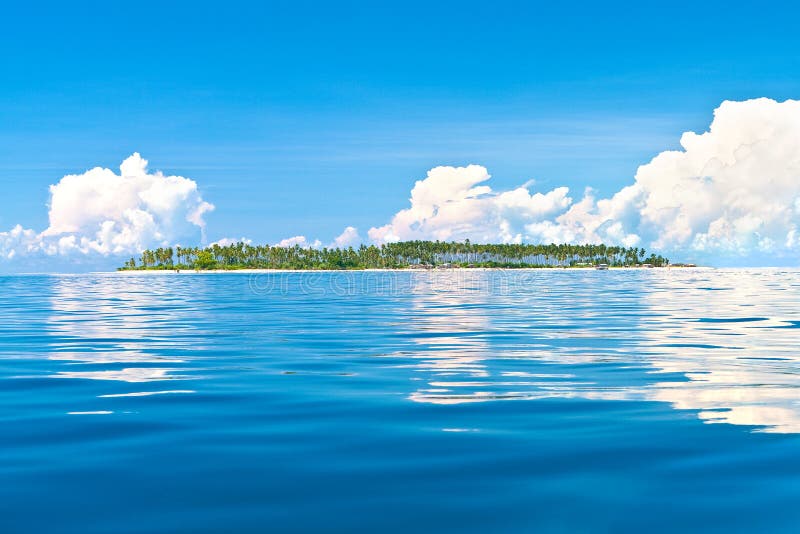 Getrennte Tropische Insel Im Meer Stockfoto - Bild von süd, erholung ...