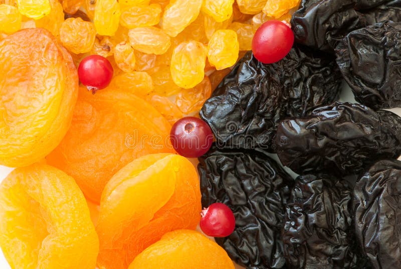 Getrocknete Früchte Auf Weiß Stockbild - Bild von vitamine, nahrung ...