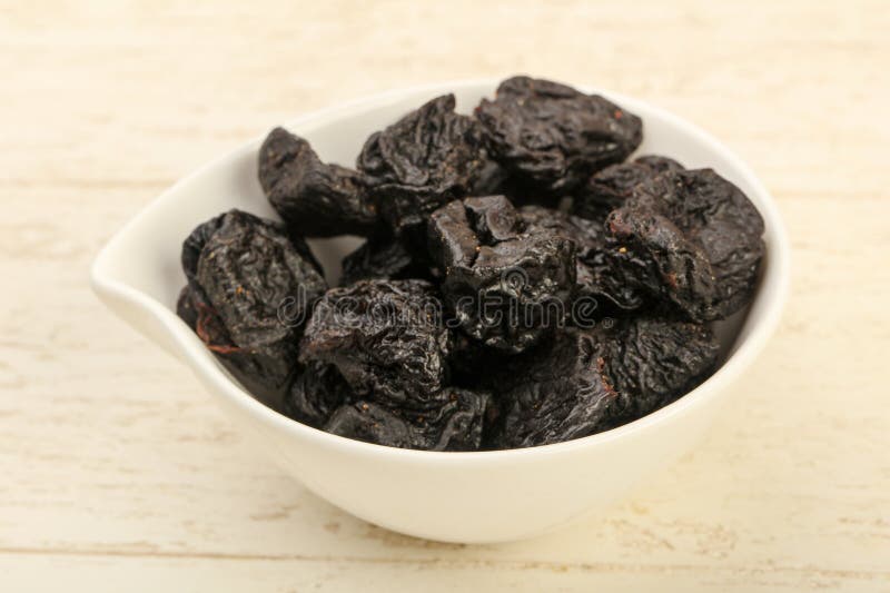 Getrocknete Pflaumen stockbild. Bild von tabelle, vegetarier - 114035445