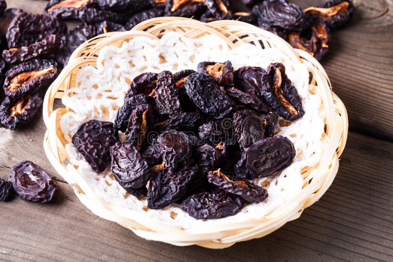 Getrocknete Pflaumen stockbild. Bild von bestandteil - 28156323
