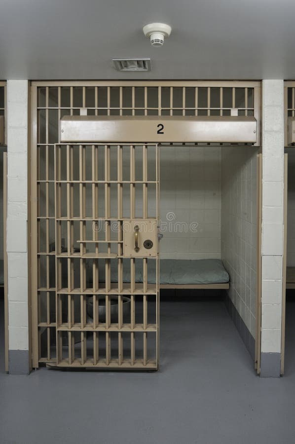Gevangeniscel in Een Kleine Stad Stock Afbeelding - Image of ijzer ...