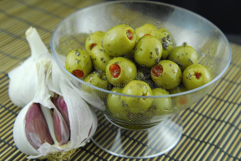 Gevulde olijven stock afbeelding. Image of aroma, gezond - 13147935